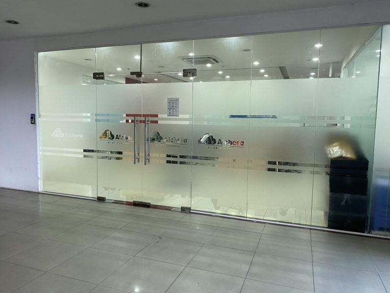 Decal Dán Kính Mờ Xu Hướng Thiết Kế Thời Đại Mới